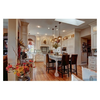 Elegant in White - Traditional - Kitchen - Denver - by Plush Designs ...