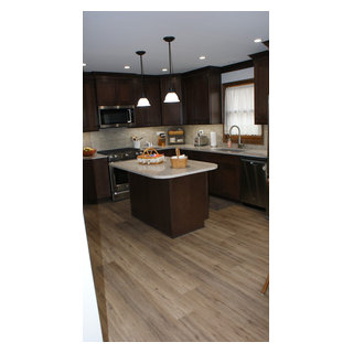 Elm - Traditional - Kitchen - Chicago - by JandB Kitchen Designs | Houzz