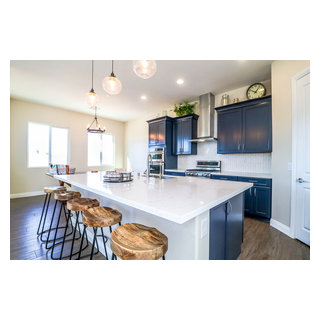 Emily Crossing Court Blue Cabinets - Modern - Küche - Las Vegas - von ...