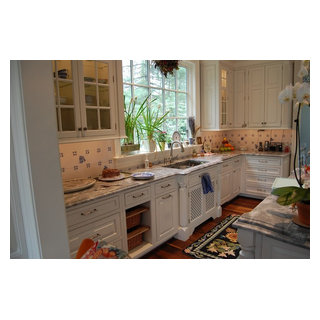 English Kitchen - Traditional - Kitchen - DC Metro - by Lobkovich ...