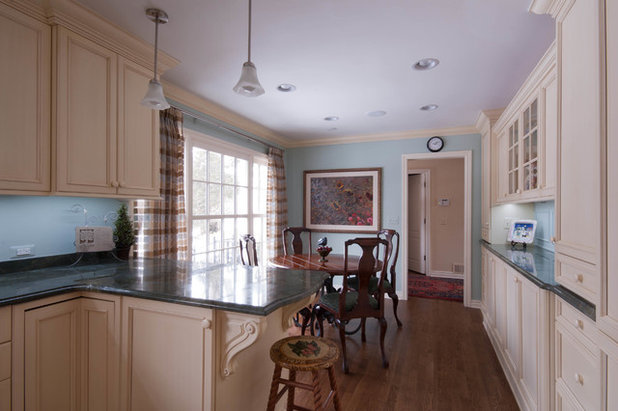 How to Fit a Breakfast Bar Into a Narrow Kitchen