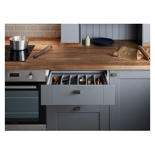 Fairford Slate Grey Shaker Style Kitchen - Traditional - Kitchen - by ...