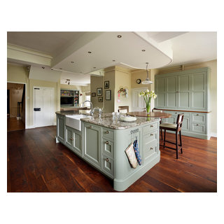 Fallowfield | Traditional English Country Kitchen. - Traditional ...