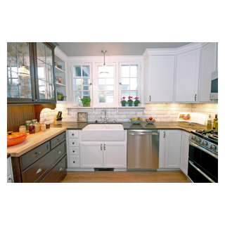 Farmhouse-inspired kitchen - Farmhouse - Kitchen - Milwaukee - by Blue ...