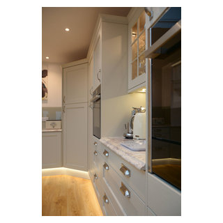 Farmhouse Kitchen in Ashbourne Mussel - Classique - Cuisine ...