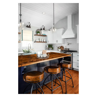 Farmhouse Style Kitchen - Farmhouse - Kitchen - Orlando - by Paradigm ...