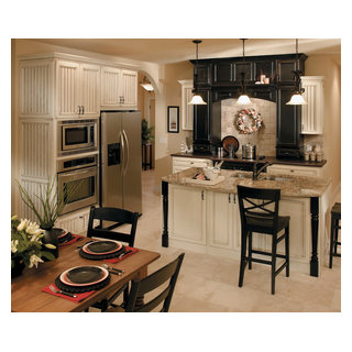 Fieldstone Cabinetry Kitchen in Maple finished in Ivory Cream 2 - Beach ...