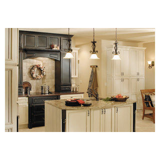 Fieldstone Cabinetry Kitchen in Maple finished in Ivory Cream 2 - Beach ...