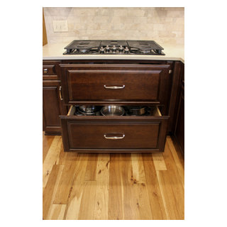 Fieldstone Cherry Kitchen with Caesarstone Quartz Countertops ...