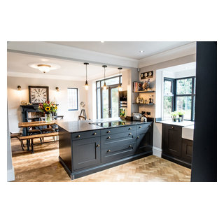 Fitzroy graphite Kitchen with 1909 skirting plinth - Industrial - Küche ...