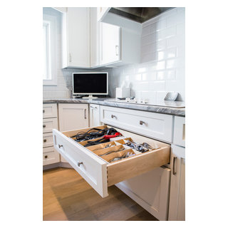 Full Overlay - Shaker - Transitional - Kitchen - New York - by ...