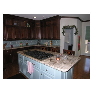 GAS COOKTOP ISLAND KITCHEN - Traditional - Kitchen - Houston - by ...