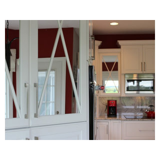 Geneseo, IL- Painted White Kitchen With Mirrored Cabinets and Full ...
