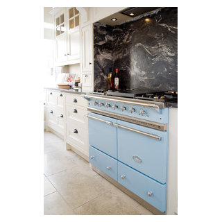 Georgian door style, handpainted kitchen - Traditional - Kitchen ...