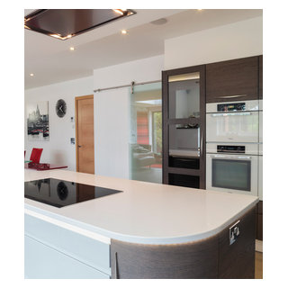 Gloss and wood kitchen with red breakfast bar - Modern - Kitchen ...