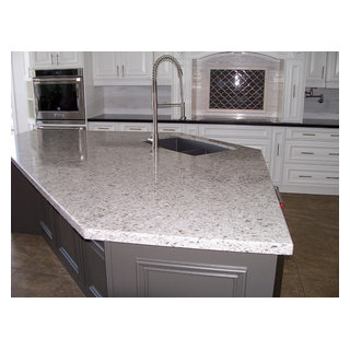 Gourmet Kitchen with Butler Pantry & Writing Desk - Kitchen - Toronto ...