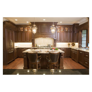 Grandeur House - Traditional - Kitchen - Seattle - by Signature Design ...