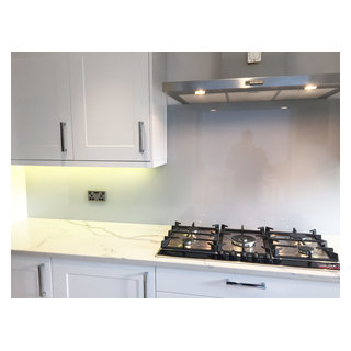 Grey Plain Colour Glass Splashback & Silestone Quartz Worktop - Modern ...