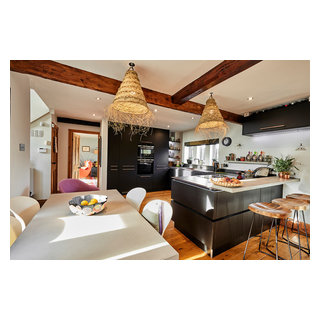 Handle-less Black kitchen with Copper accents & bespoke Concrete ...