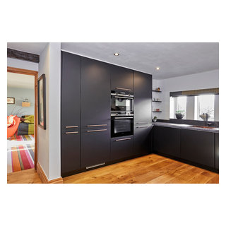 Handle-less Black kitchen with Copper accents & bespoke Concrete ...