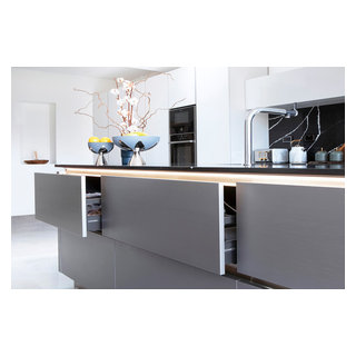 Handless design in light grey high gloss lacquer finish - Modern ...