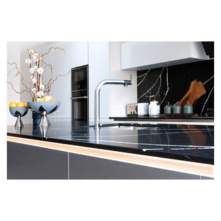 Handless design in light grey high gloss lacquer finish - Modern ...