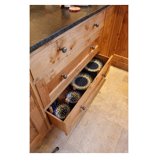 Handmade Bespoke Kitchen - Pippy Oak 'Classic' - Country - Kitchen ...