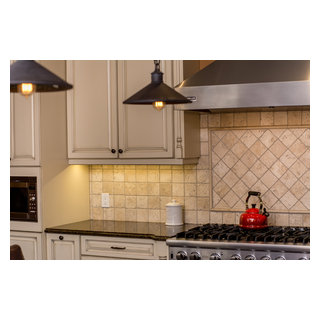 Harrowsmith - Traditional - Kitchen - Toronto - by Countrywide Kitchens ...