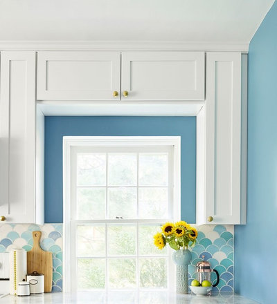 A Designer’s New Kitchen Embraces Soothing Sea-Blue Colors