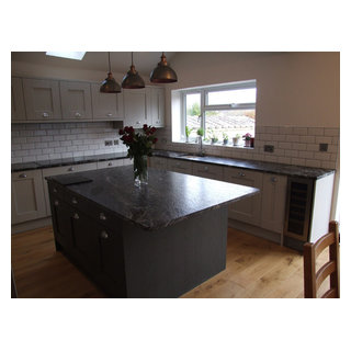 Hengistbury Head - Grey & Graphite Oak Grain Shaker - Kitchen - Dorset ...