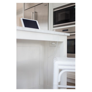 Hidden electrical Outlet under the peninsula - Transitional - Kitchen ...
