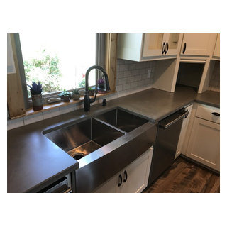 Hideaway - Farmhouse - Kitchen - Austin - by ArtisanCrete of Tyler | Houzz