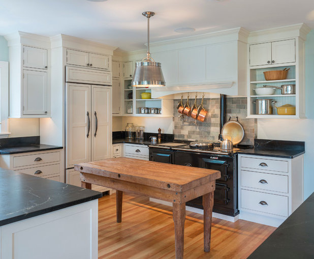 Houzz Tour: Pride Restored to a Historic Rhode Island Home
