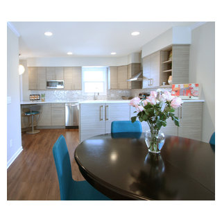 Horizontal Grain Cabinets in Grey Tone with White Countertops ...