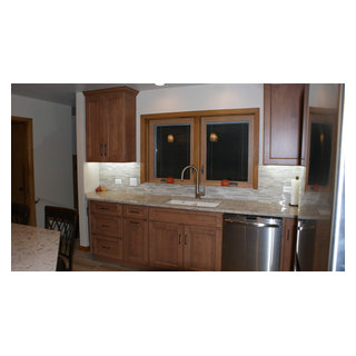 Hun - Traditional - Kitchen - Chicago - by JandB Kitchen Designs | Houzz