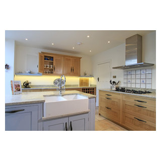 In-Frame Oak & Painted Shaker Kitchen in Parma Grey - Contemporain ...