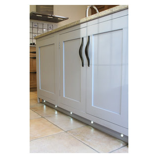 In-Frame Oak & Painted Shaker Kitchen in Parma Grey - Contemporary ...