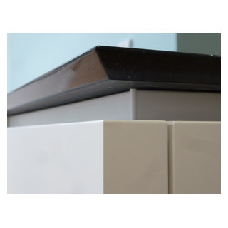 White Matt Lacquer with Silestone and Spekva worktops - Contemporary ...