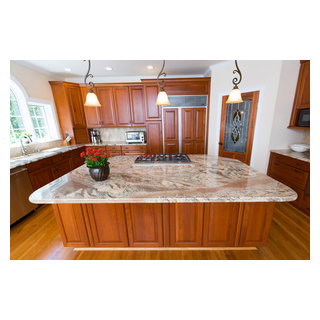 Indian Hill Traditional Kitchen with Bar Alcove - Classique - Cuisine ...