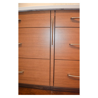 Integrated cabinet step stool - closed - Midcentury - Kitchen ...