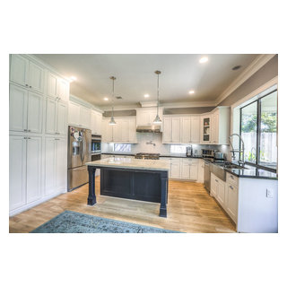KAHN RESIDENCE - Craftsman - Kitchen - Houston - by Allen Irvin ...