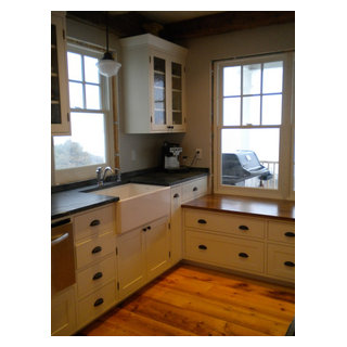 Keen/White Kitchen - Farmhouse - Kitchen - Other - by henhouse | Houzz
