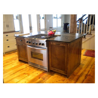 Keen/White Kitchen - Farmhouse - Kitchen - Other - by henhouse | Houzz