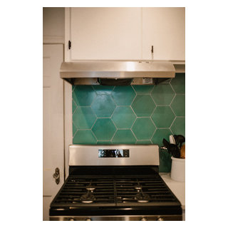 "kelly" hexagonal tiles all over kitchen backsplash - Scandinavian ...