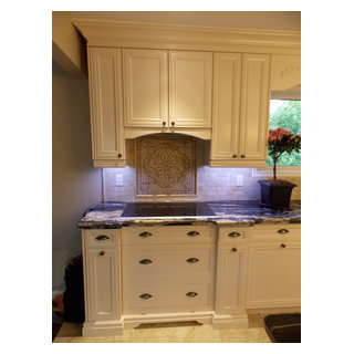 Ken and Geta - Traditional - Kitchen - Toronto - by Transilvania ...