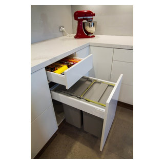 Kew Kitchen & Euro Laundry - Modern - Kitchen - Melbourne - by The ...