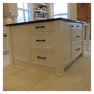 King Edward - Traditional - Kitchen - Ottawa - by DH Designs | Houzz IE