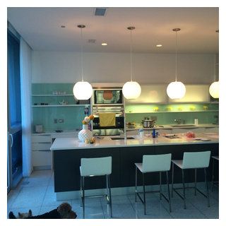 Kitchen - Modern - Kitchen - Chicago - by Alanis Interiors | Houzz