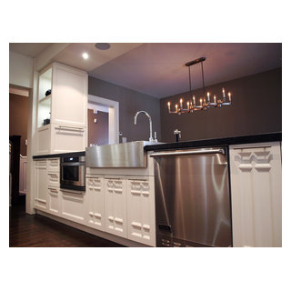 Kitchen Cabinetry - Traditional - Kitchen - Toronto - by Roundabout ...