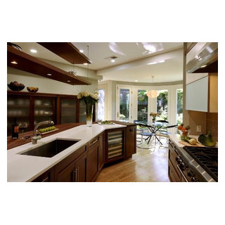 Kitchen featuring flyover shelves - Modern - Kitchen - Chicago - by ...